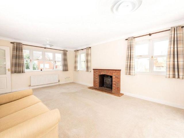 4 bedroom bungalow to rent