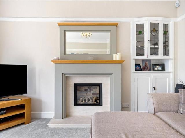 4 bedroom bungalow to rent