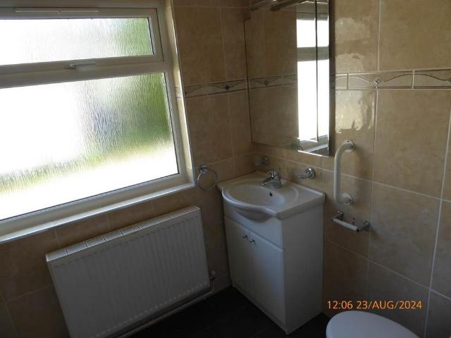 4 bedroom bungalow to rent
