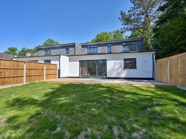 4 bedroom bungalow to rent