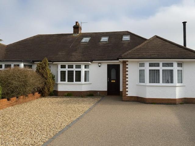4 bedroom bungalow to rent