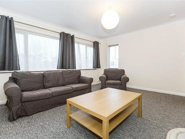 4 bedroom bungalow to rent