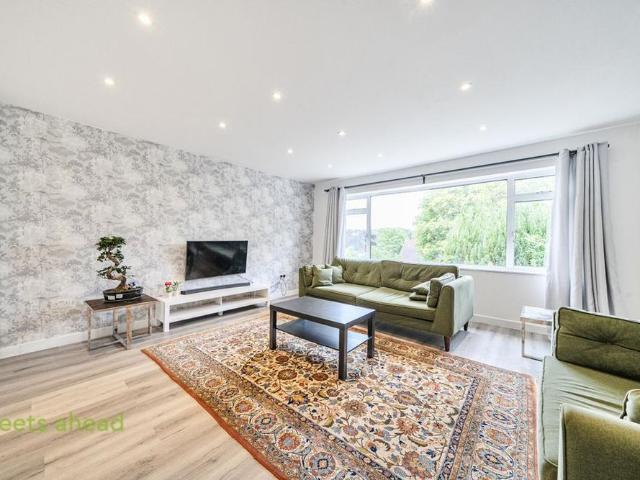 4 bedroom bungalow to rent