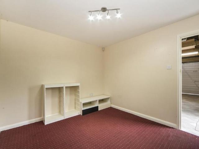 4 bedroom bungalow to rent