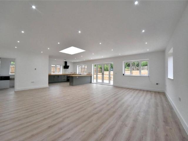 4 bedroom bungalow to rent