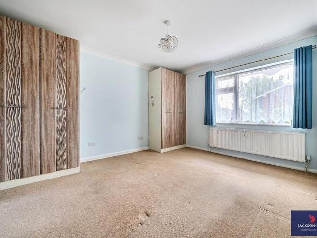 4 bedroom bungalow to rent