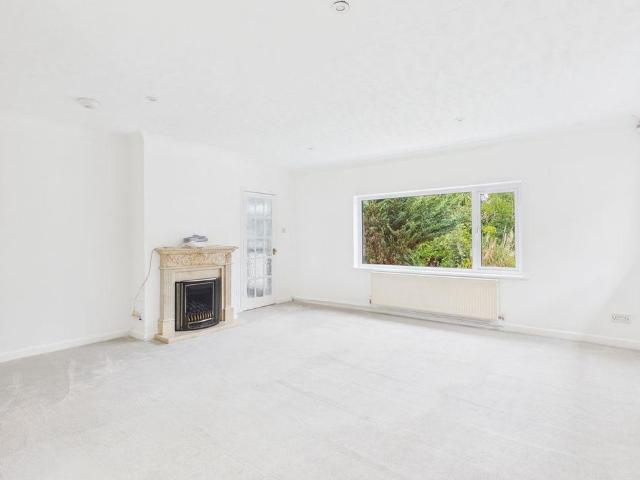 4 bedroom bungalow to rent