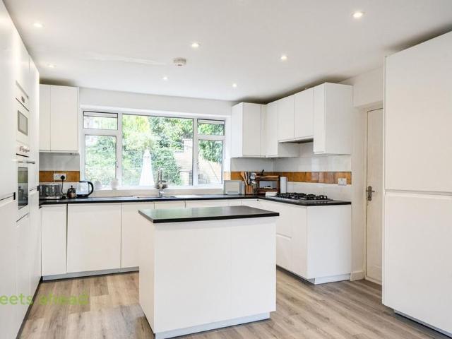 4 bedroom bungalow to rent