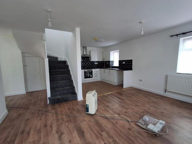 4 bedroom bungalow to rent