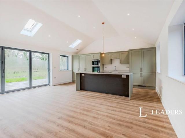 4 bedroom bungalow to rent
