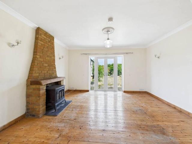 4 bedroom bungalow to rent