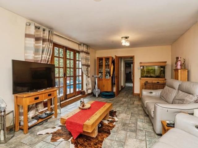 4 bedroom bungalow to rent