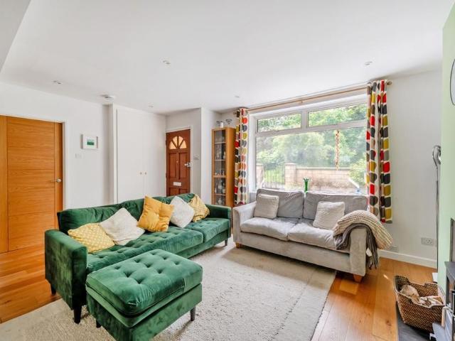 4 bedroom bungalow to rent