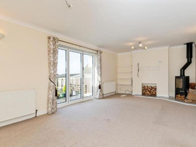 4 bedroom bungalow to rent