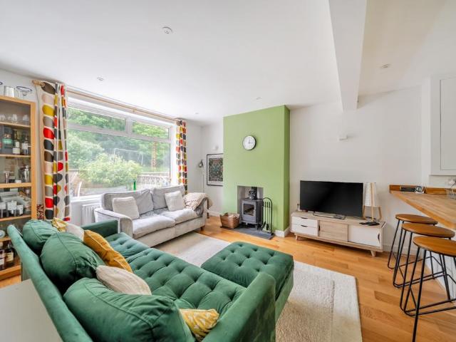 4 bedroom bungalow to rent