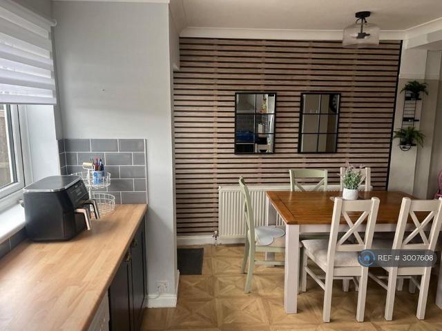 4 bedroom bungalow to rent