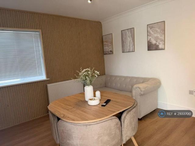 4 bedroom bungalow to rent