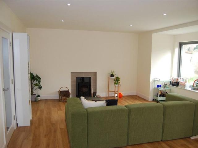4 bedroom bungalow to rent