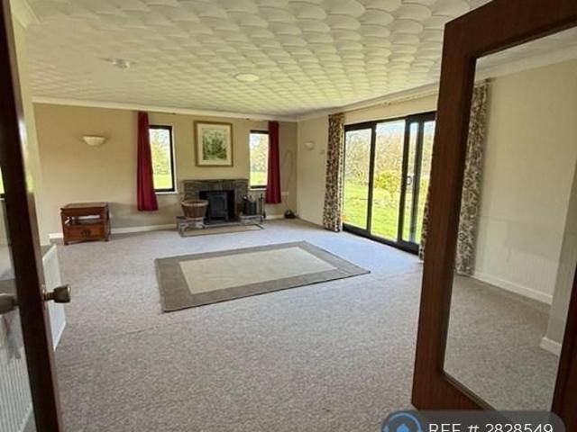 4 bedroom bungalow to rent