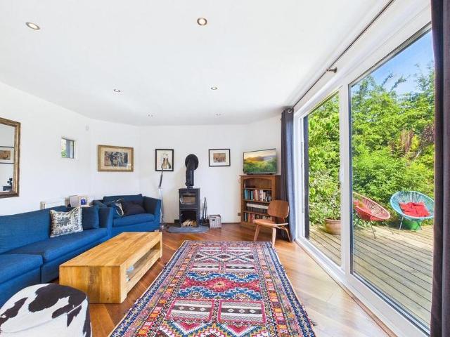 4 bedroom bungalow to rent