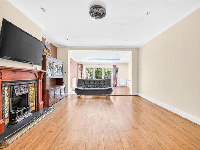 4 bedroom bungalow to rent