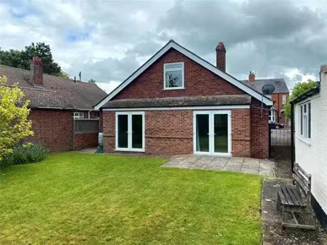 4 Bedroom Bungalow To Rent In Manor Road, Brackley, NN13