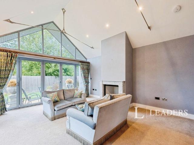 4 bedroom bungalow to rent Kingshall Street, Rougham, Bury St. Edmunds, IP30