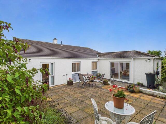 4 Bedroom Bungalow Truro Cornwall LS100578960