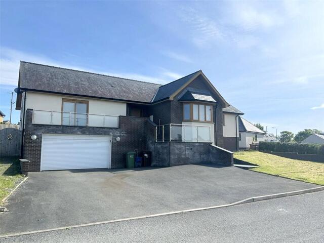 4 Bedroom Bungalow Tywyn Gwynedd LS98969011