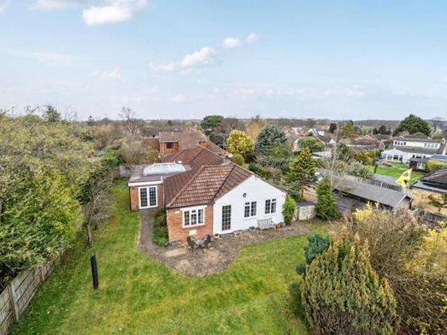 4 Bedroom Bungalow Yateley Hampshire 100398267