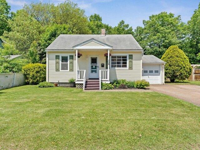 4 bedroom, Burlington VT 05408 104477676
