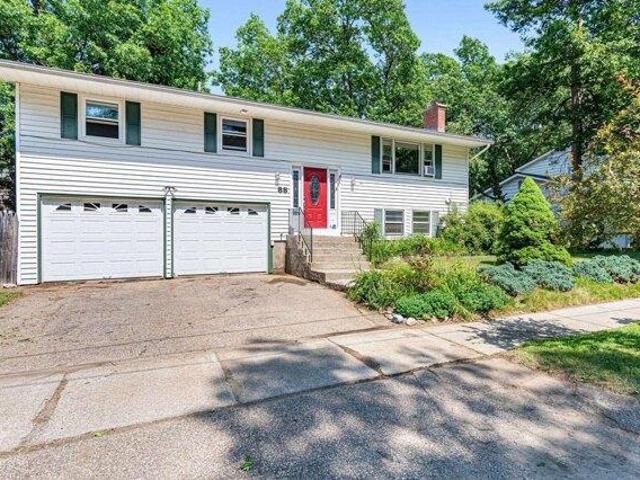 4 bedroom, Burlington VT 05408 105123757