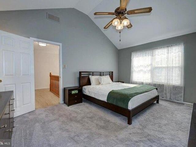 4 bedroom, Burlington NJ 08016 105140076