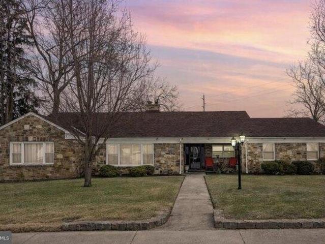4 bedroom, Burlington NJ 08016 LS102824587