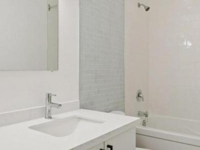 4 bedroom, Burlington ON L7N 2V7 87292446