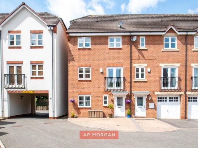 4 bedroom garages for sale