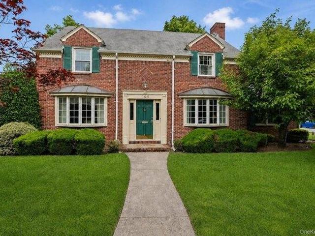 4 bedroom, Garden City NY 11530 104904602