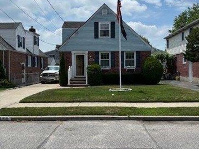 4 bedroom, Garden City NY 11530 104922140