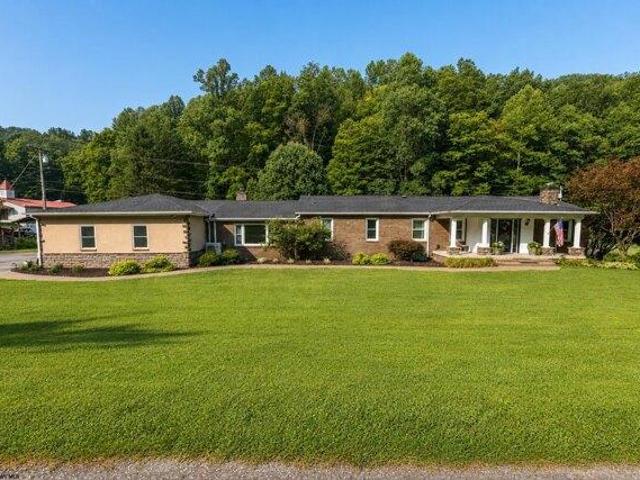4 bedroom, Gassaway WV 26624 104903058
