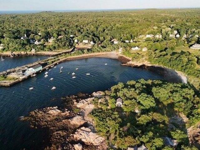 4 bedroom, Gloucester MA 01930 104609025