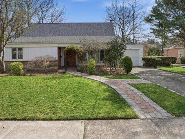 4 bedroom, Great Neck NY 11023 102528021