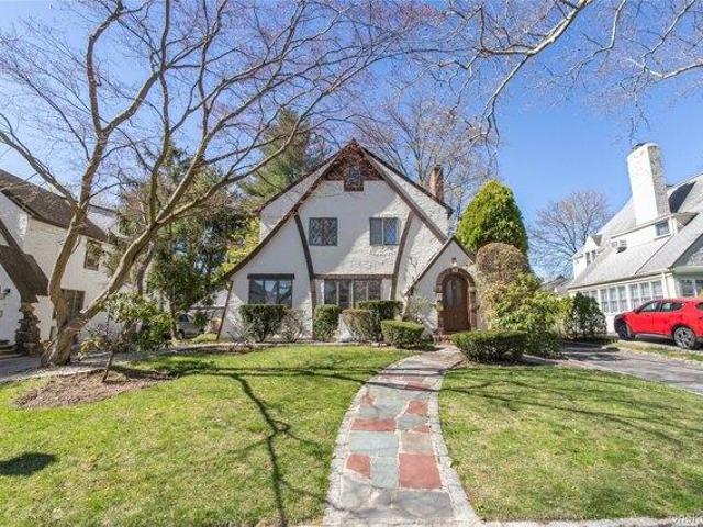 4 bedroom, Great Neck NY 11023 LS101781102