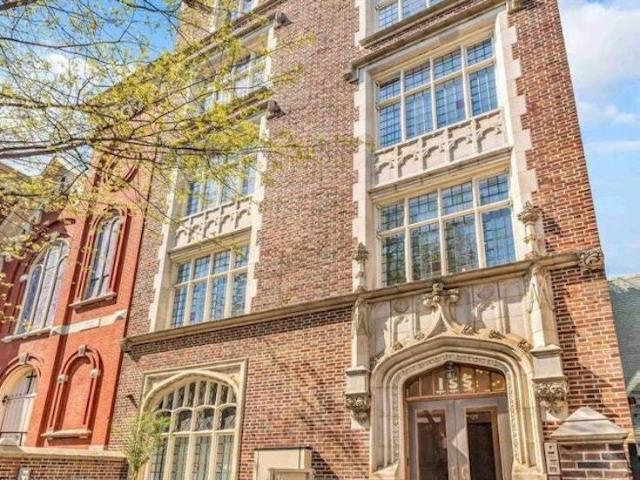 4 bedroom, Greenpoint NY LS102245766