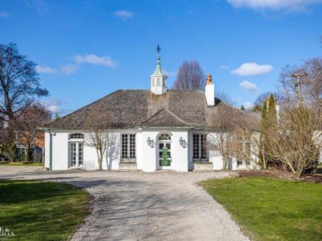 4 bedroom, Grosse Pointe MI 48230 LS92921874