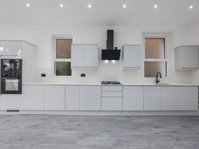 4 bedroom ground flat to rent