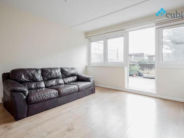 4 bedroom ground floor maisonette for rent in Pauntley Street, London, N19