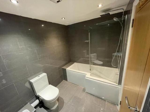 4 bedroom ground floor maisonette for rent in White Horse Road, London, E1