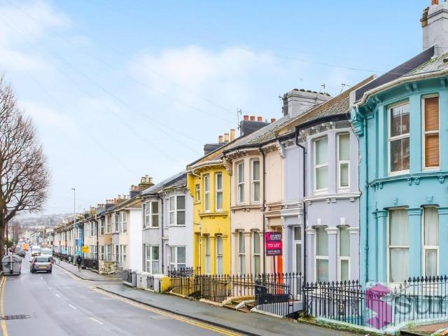 4 bedroom ground floor maisonette to rent