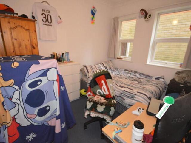 4 bedroom ground floor flat for rent in Maxwell Road, Winton, BH9