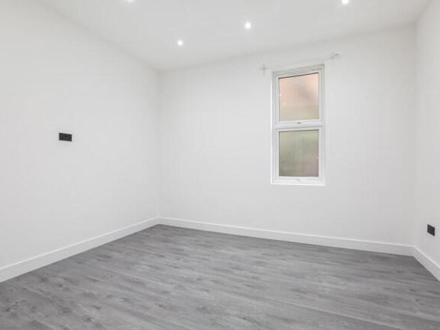 4 bedroom ground floor flat for rent in New Build 4 Bedroom Flat To Rent In Carshalton, SM5